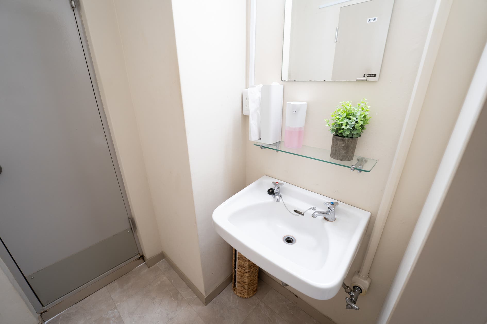 【🎉5月NEW🎉】池袋駅C3出口✨徒歩2分完全個室サロン | 静かな癒し空間💐| マッサージ | 整体 | エステの写真25