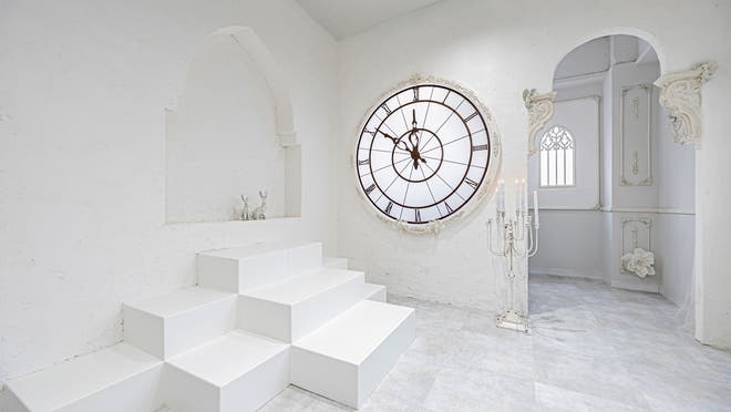 【花と蝶と妖精たちの物語】白基調|4面採光|特大ケーキ|巨大蝶|チャペル|階段|時計台|ドレス着放題!|撮影機材無料!の写真6