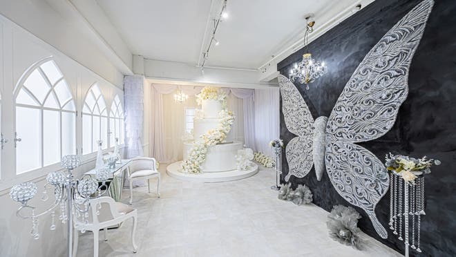 【花と蝶と妖精たちの物語】白基調|4面採光|特大ケーキ|巨大蝶|チャペル|階段|時計台|ドレス着放題!|撮影機材無料!の写真14