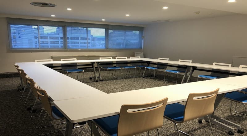 Wi-Fi完備！ラウンジも利用可能！農林会館７階にある貸し会議室です。（中会議室１６人まで）