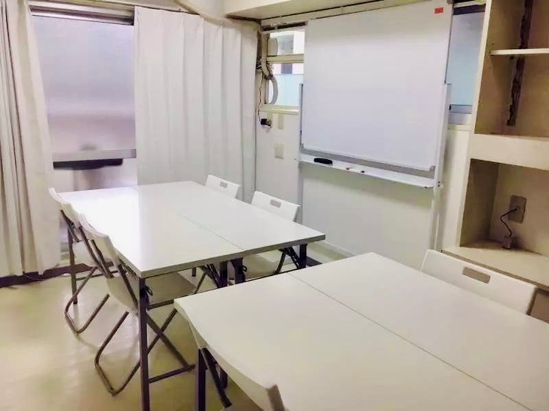 [代官山駅2分恵比寿駅5分]白い個室☆会議室☆シンプルお手軽☆静かな一室☆wifi多目的利用☆コンビニ目の前。の写真3