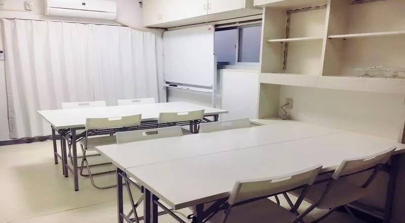 [代官山駅2分恵比寿駅5分]白い個室☆会議室☆シンプルお手軽☆静かな一室☆wifi多目的利用☆コンビニ目の前。