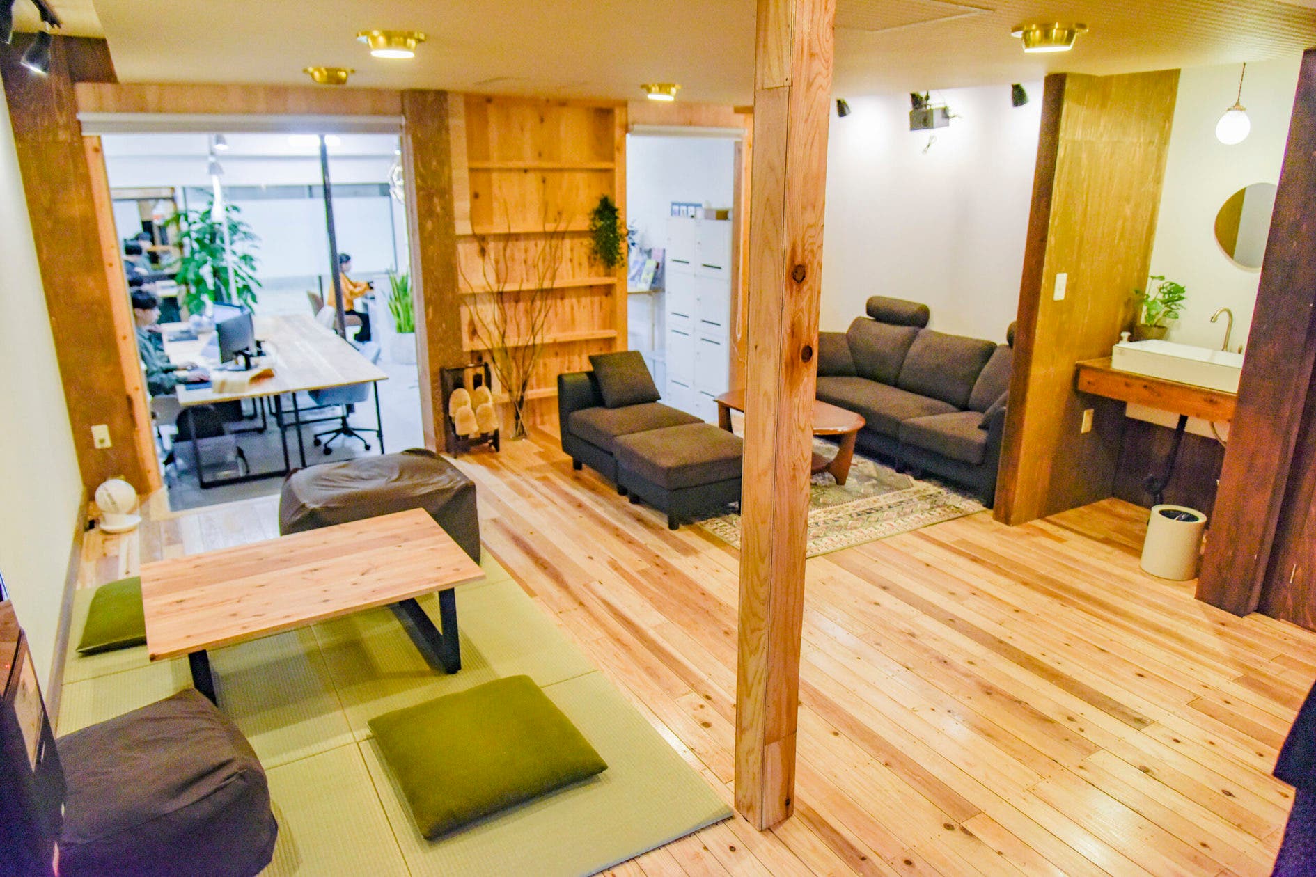 【南海和歌山市駅徒歩12分】商店街にあるイベントスペース！2023年7月オープン/プロジェクター/レイアウト変更自由で用途多数の写真2