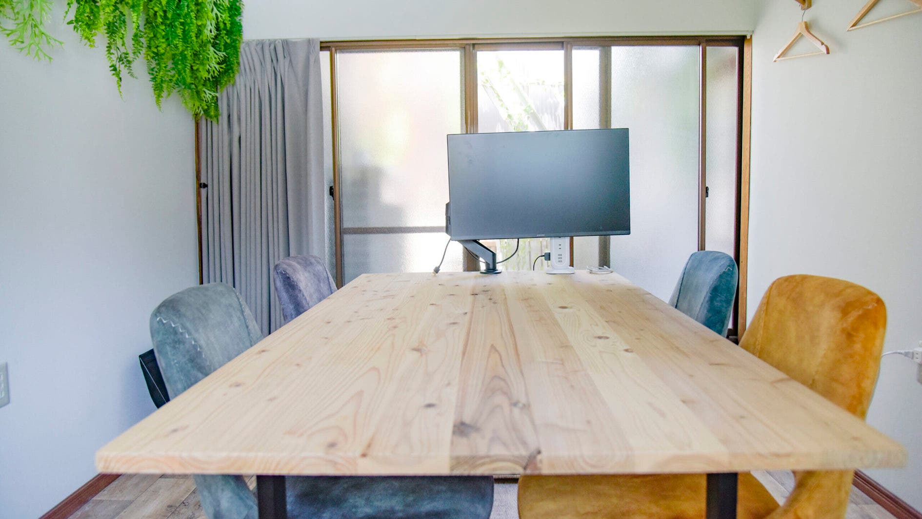 【南海和歌山市駅徒歩12分！4名利用可！】少人数での打ち合わせ、オンライン会議などにも最適です♪の写真1