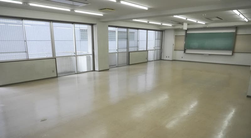 教室：B｜飯田橋駅徒歩2分の元学校の本物の教室レンタルスペース/撮影、セミナー、ポップアップ、オフ会