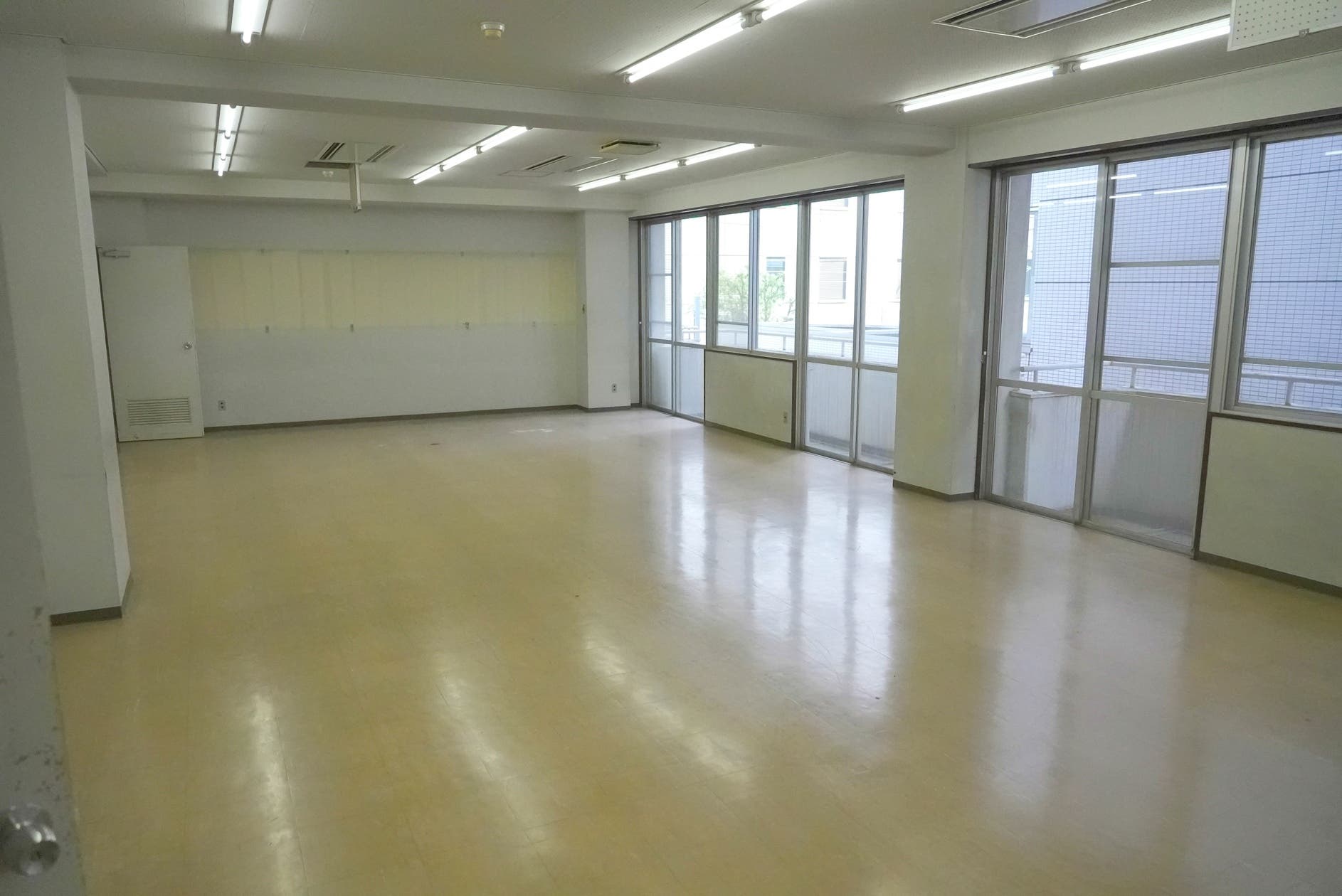 教室：B｜飯田橋駅徒歩2分の元学校の本物の教室レンタルスペース/撮影、セミナー、ポップアップ、オフ会の写真2