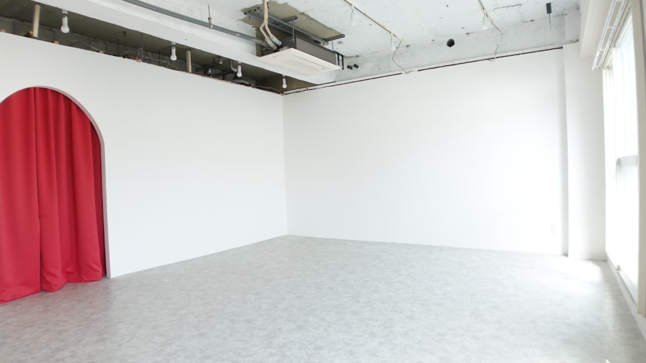 【中野7分】白壁＋アーチ＋ウッド壁｜フルカラーLEDライト＋背景紙無料｜【人物撮影｜ペット可】の写真2