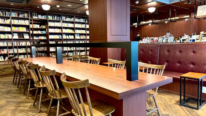 【新栄町4分】壁面本棚📚図書館のような閑静なカフェで撮影やイベントを【着席30名】の写真1