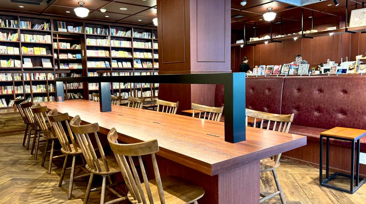 【新栄町4分】壁面本棚📚図書館のような閑静なカフェで撮影やイベントを【着席30名】の写真1