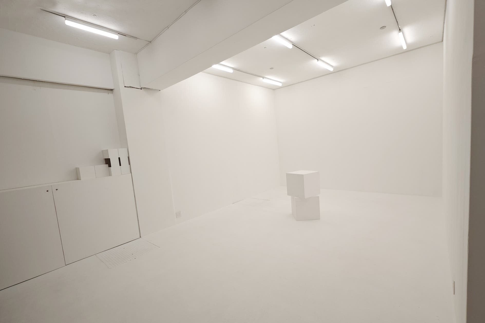 【三鷹・吉祥寺】白ホリ｜撮影・展示・ワークショップ｜WiFi・メイクルーム・スピーカー・レンタル機材有の写真5