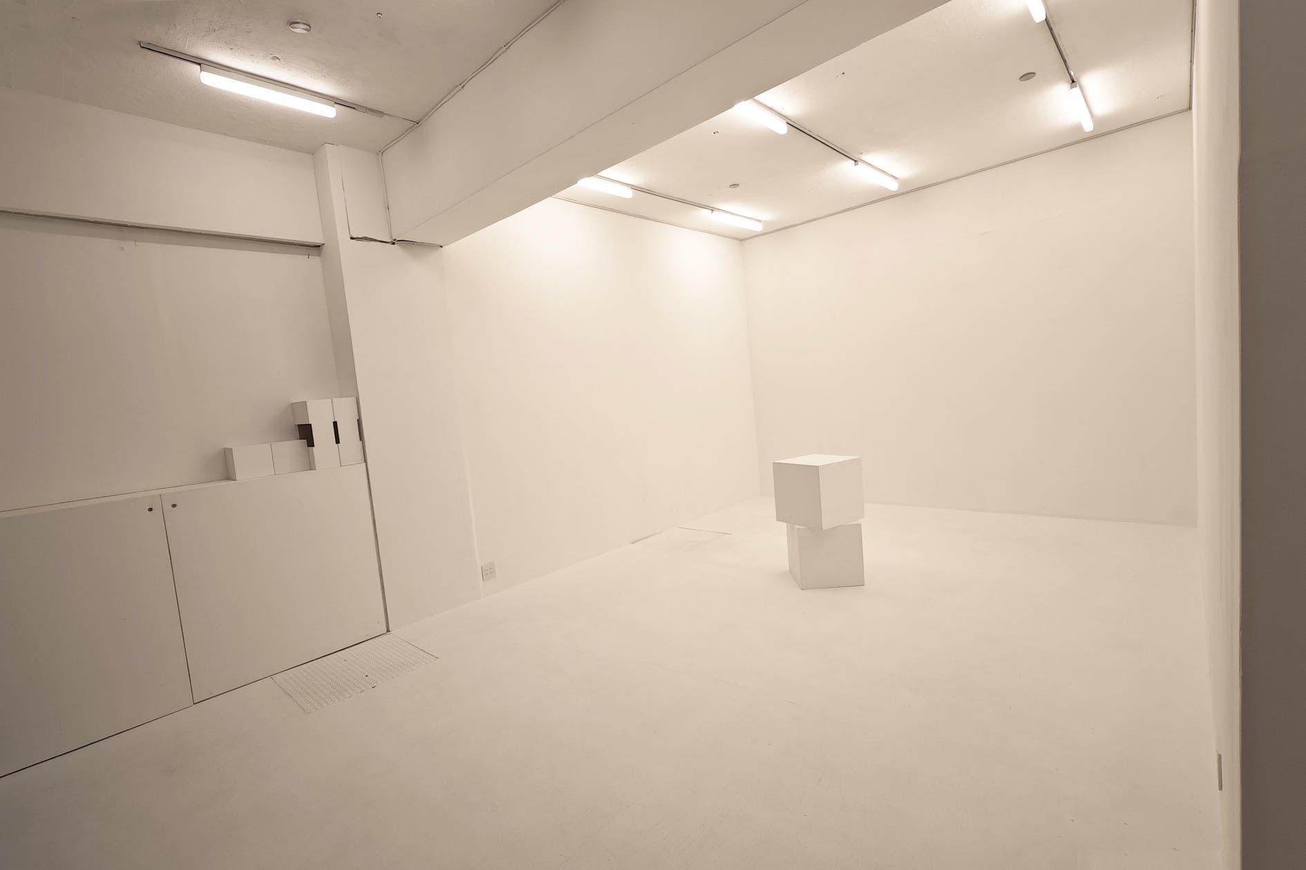 【三鷹・吉祥寺】白ホリ｜撮影・展示・ワークショップ｜WiFi・メイクルーム・スピーカー・レンタル機材有の写真6