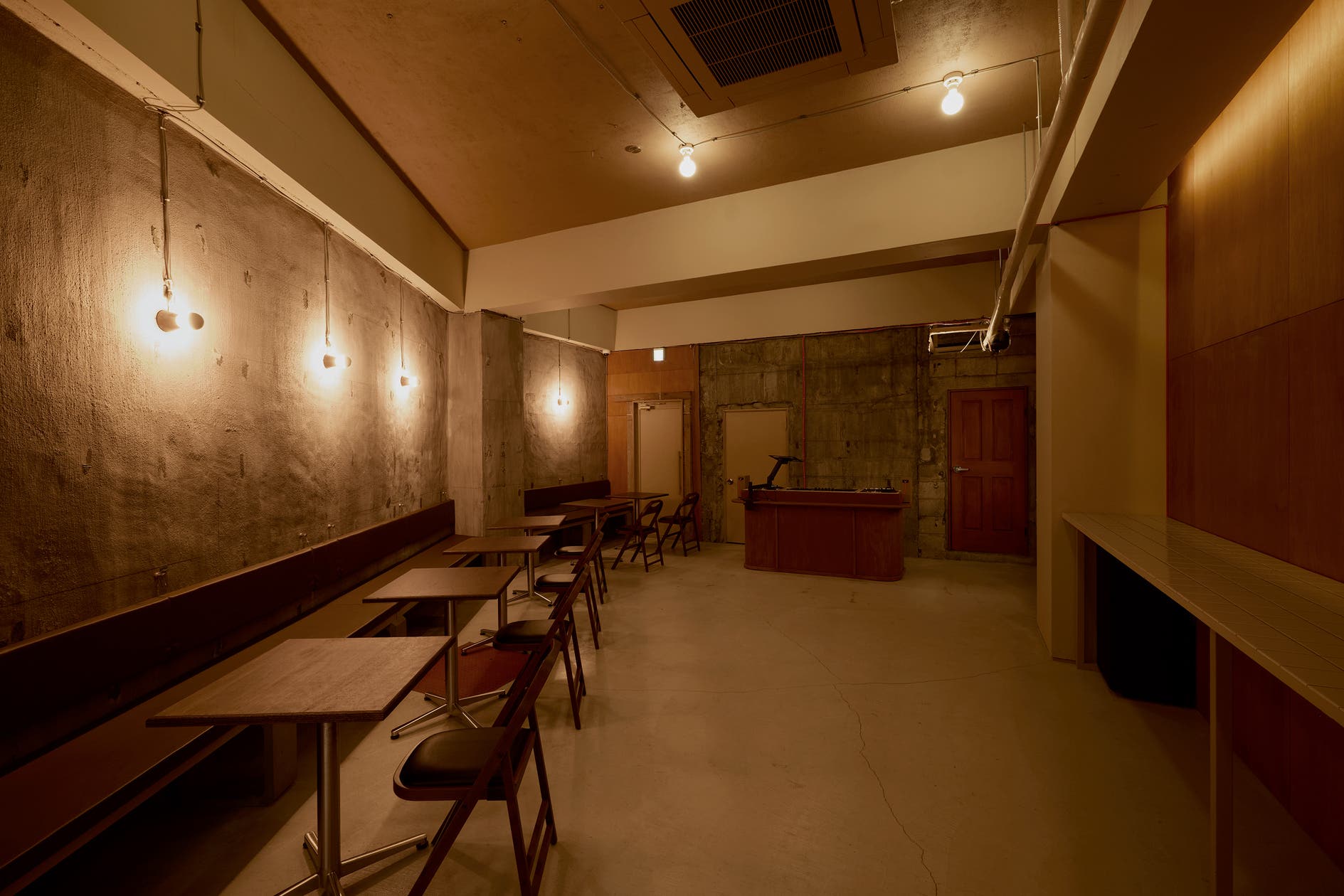 【三鷹・吉祥寺】白ホリ｜撮影・展示・ワークショップ｜WiFi・メイクルーム・スピーカー・レンタル機材有の写真9