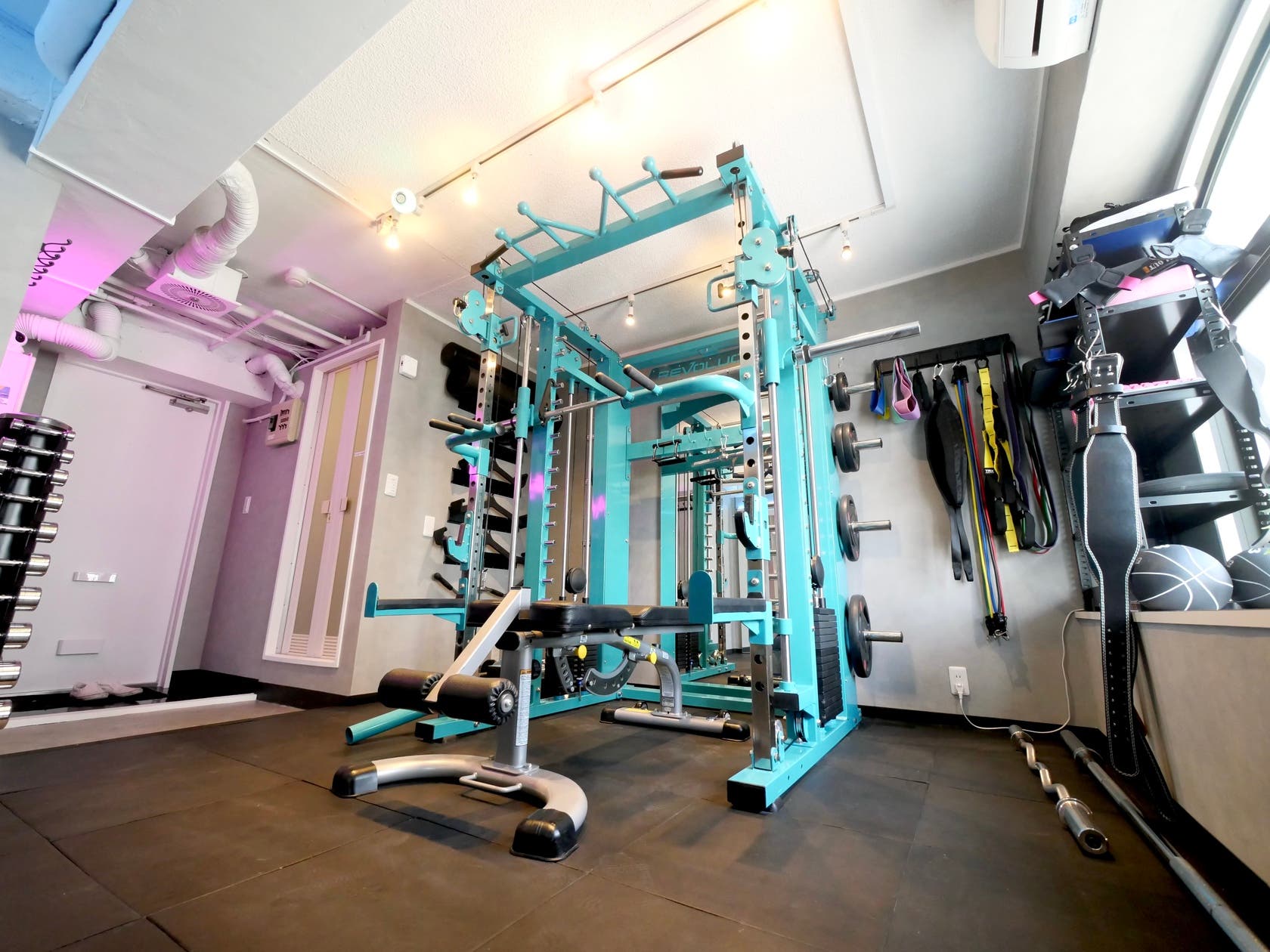 【大宮駅4分】駅近🚶｜お洒落な内装👍｜地域最安🉐｜20平米｜備品数No1👆｜清潔感有✨｜毎日清掃🧹｜ダンス可🕺｜レンタルジムの写真1