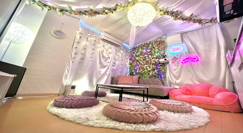 フロアこのスペースだけ🔥駅1分✨花空間🌸大人気ゲーム🎮プロジェクター🎥飲み会🥂パーティー🎉24H🏪デート💕撮影