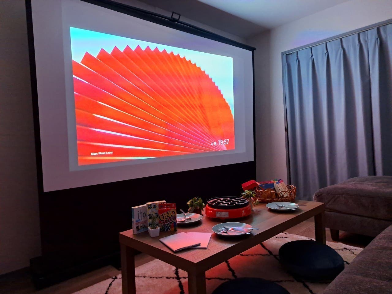 【🎄12月セール割引中】駅前好立地！（元町駅徒歩3分・三宮駅徒歩5分）大きなソファでくつろぐあなただけのシアタールーム🎦の写真3