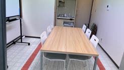 荻窪駅2号店【即予約可・高速度WiFi・除菌完備】各種教室、会議、商談、面接、研修、撮影、ボドゲ、自習等に最適な個室スペースの写真2