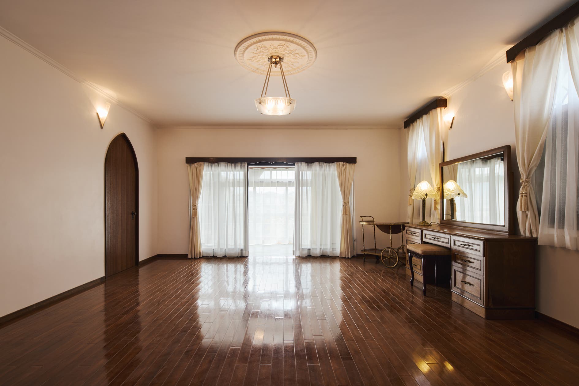 閑静な住宅地に佇む異国情緒漂うクラシカルな洋館の写真9