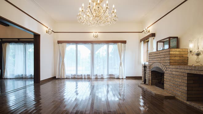 閑静な住宅地に佇む異国情緒漂うクラシカルな洋館の写真1