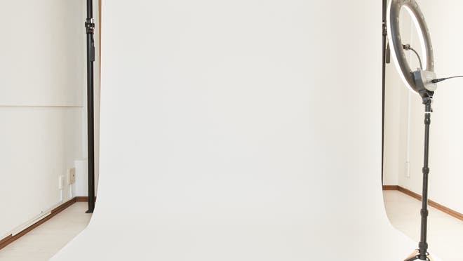 JR大久保駅から徒歩1分!赤レンガづくりのレトロな佇まいの屋上階にひっそりと佇む“秘密のフォトスタジオ”の写真2