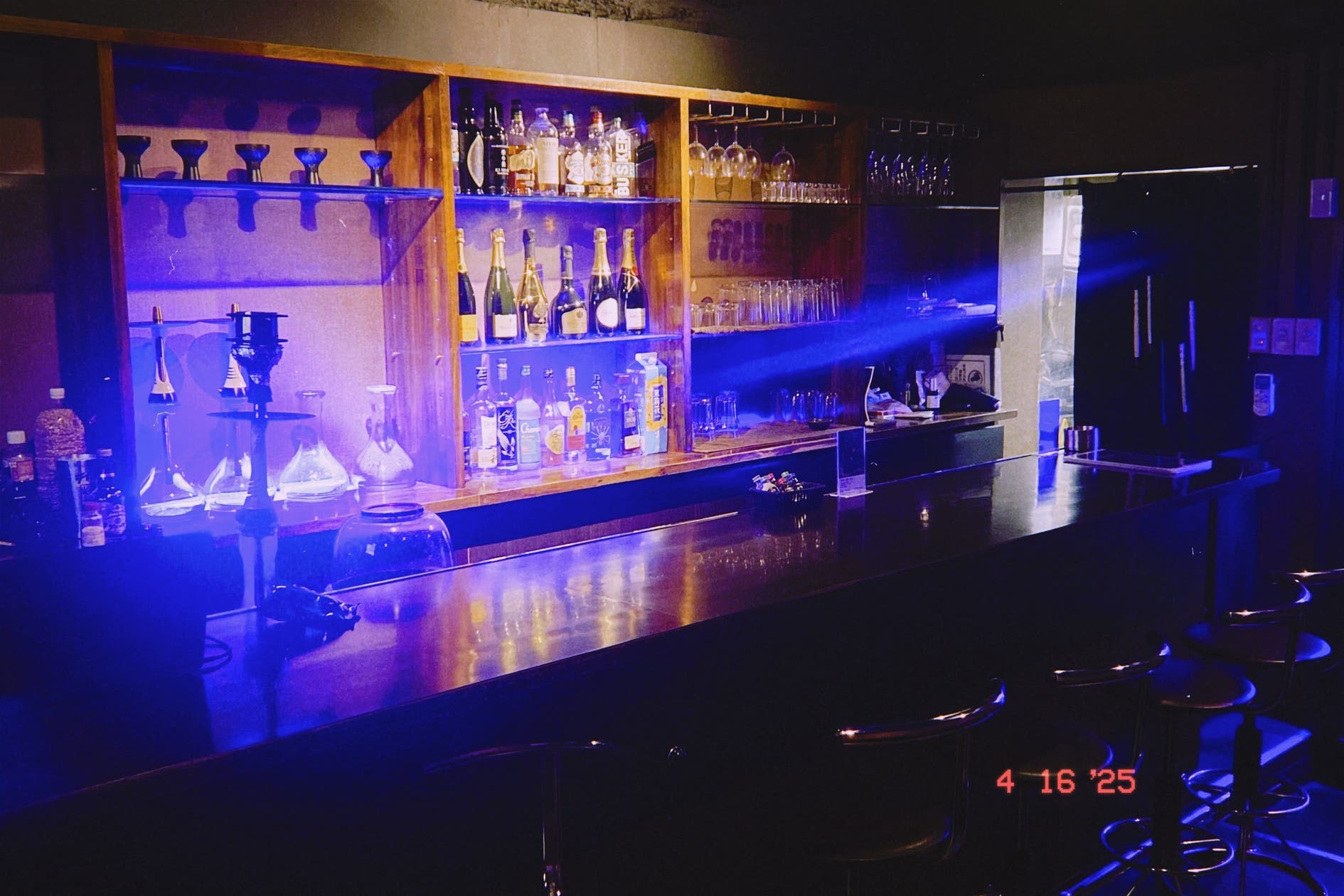 【池袋駅徒歩9分シーシャバー】貸切OK！✨コスパ◎✨/駅近🚃/飲み会🍺/打ち上げ🎊/喫煙ok🚬_シーシャバーC6の写真1