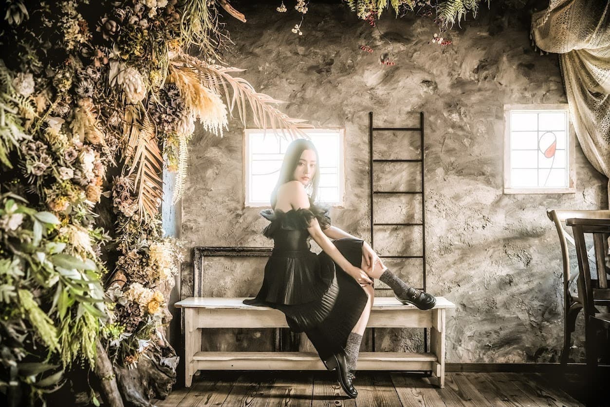 【4m超えドライフラワー造形】本格的撮影スタジオ｜漆喰壁｜レンガ壁｜カーテン装飾｜カフェ板｜タイル床｜アパレル｜背景×10の写真5