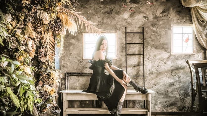 【4m超えドライフラワー造形】本格的撮影スタジオ|漆喰壁|レンガ壁|カーテン装飾|カフェ板|タイル床|アパレル|背景×10の写真5