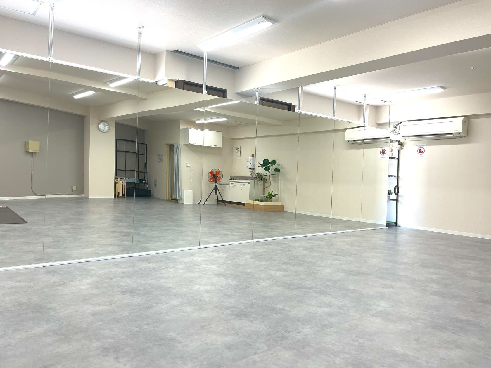 JR南浦和駅から徒歩4分！６８㎡大型ダンススタジオ「D-PARKS南浦和」の写真1