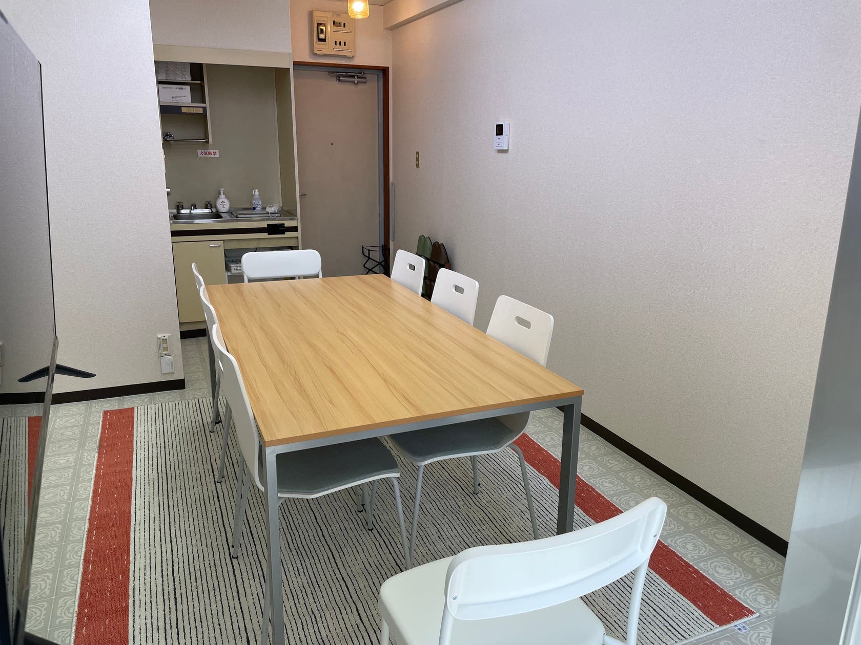 荻窪駅2号店/女性利用多数【即予約可・高速度WiFi】各種教室、会議、商談、面接、研修、撮影、ボドゲ、自習等に最適な個室スペースの写真7