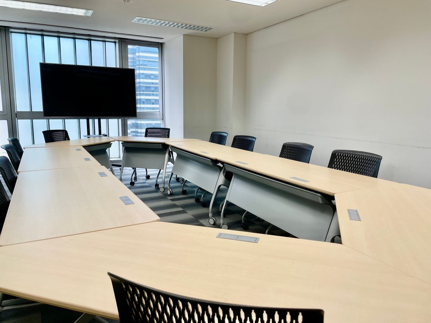 ワンコイン会議室新橋 新橋駅直結エジソン会議室の写真1