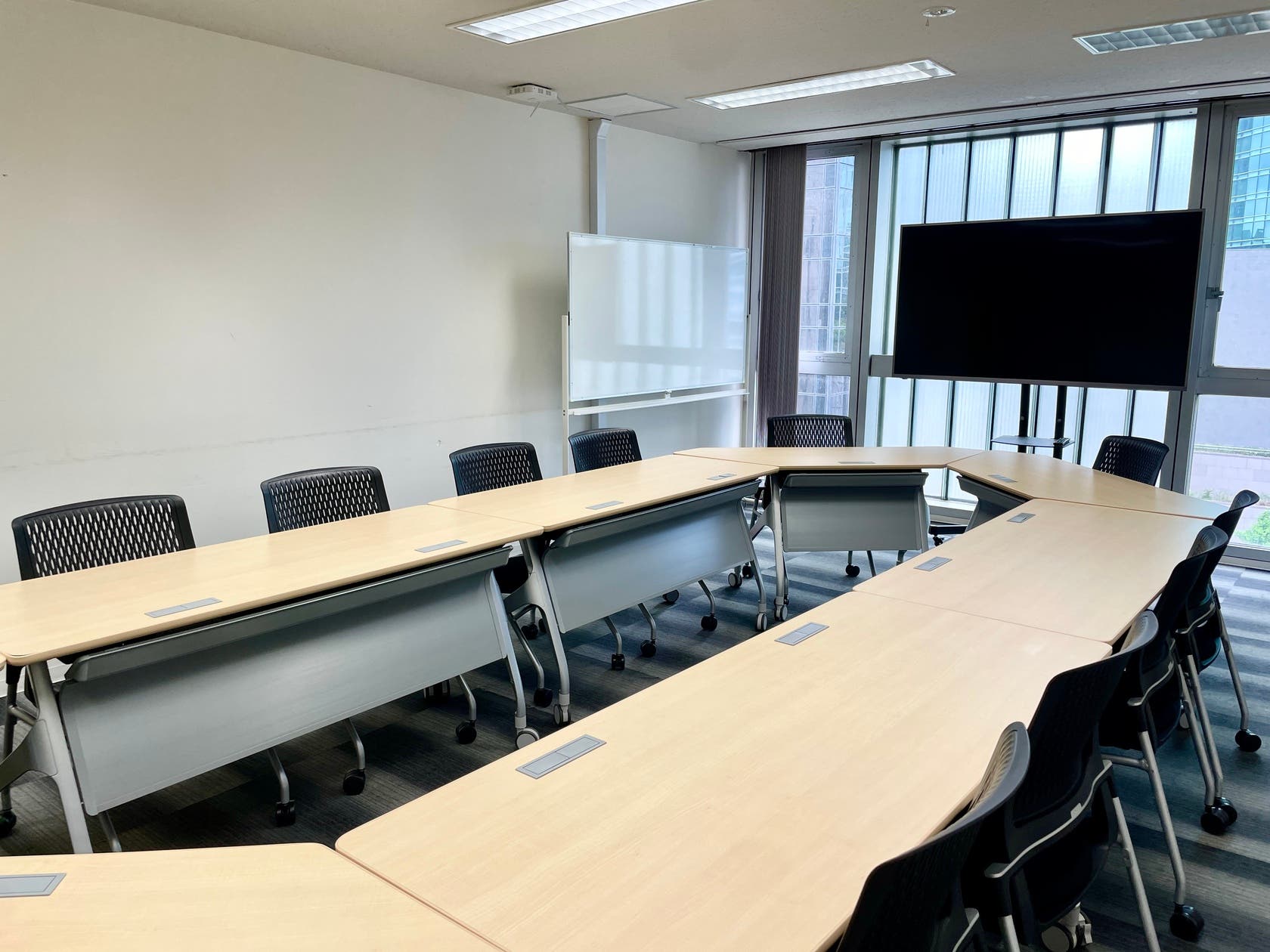 ワンコイン会議室新橋 新橋駅直結エジソン会議室の写真2