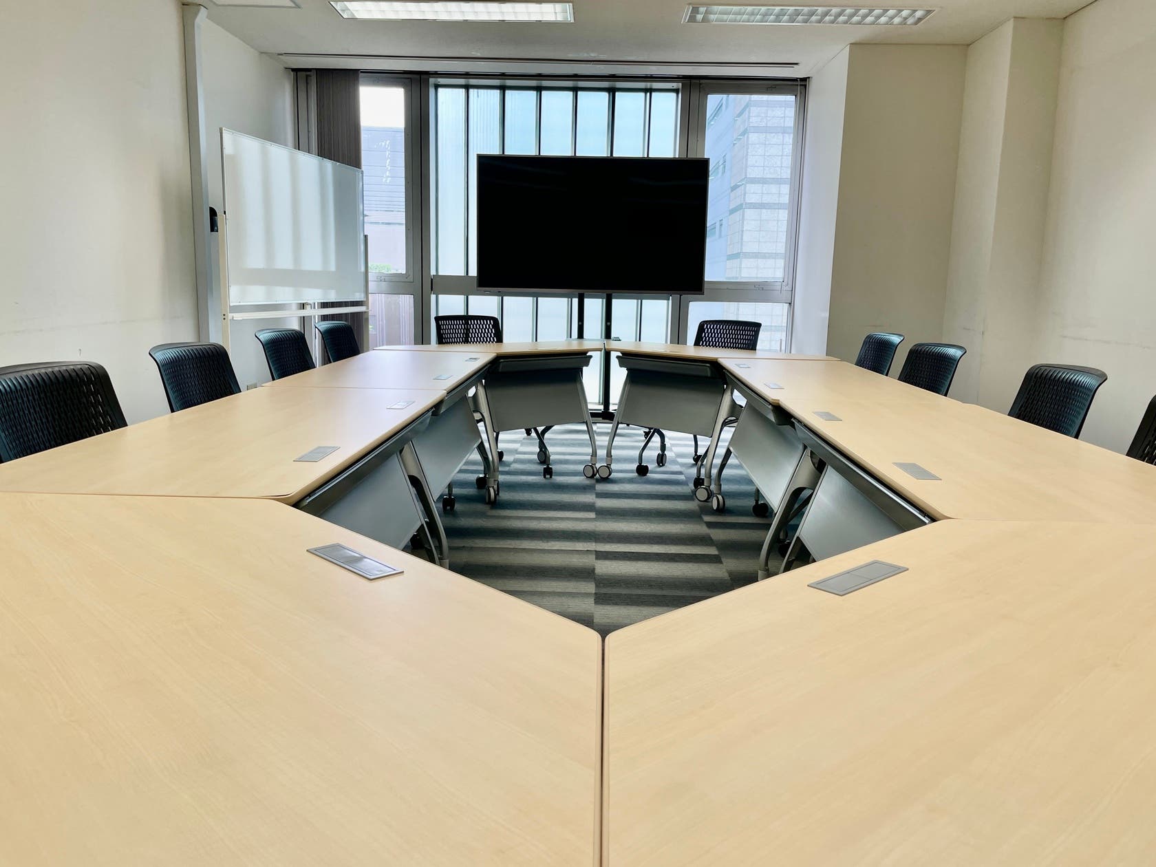 ワンコイン会議室新橋 新橋駅直結エジソン会議室の写真6
