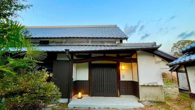 築200年の古民家をまるごと貸切。紅葉に染まる、秋だけの特別な景色の写真7