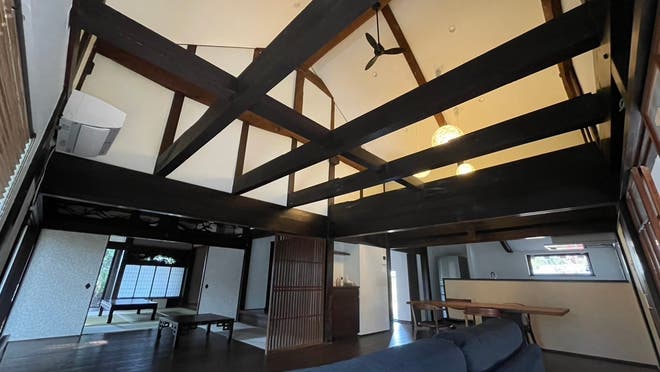 築200年の古民家をまるごと貸切。紅葉に染まる、秋だけの特別な景色の写真9