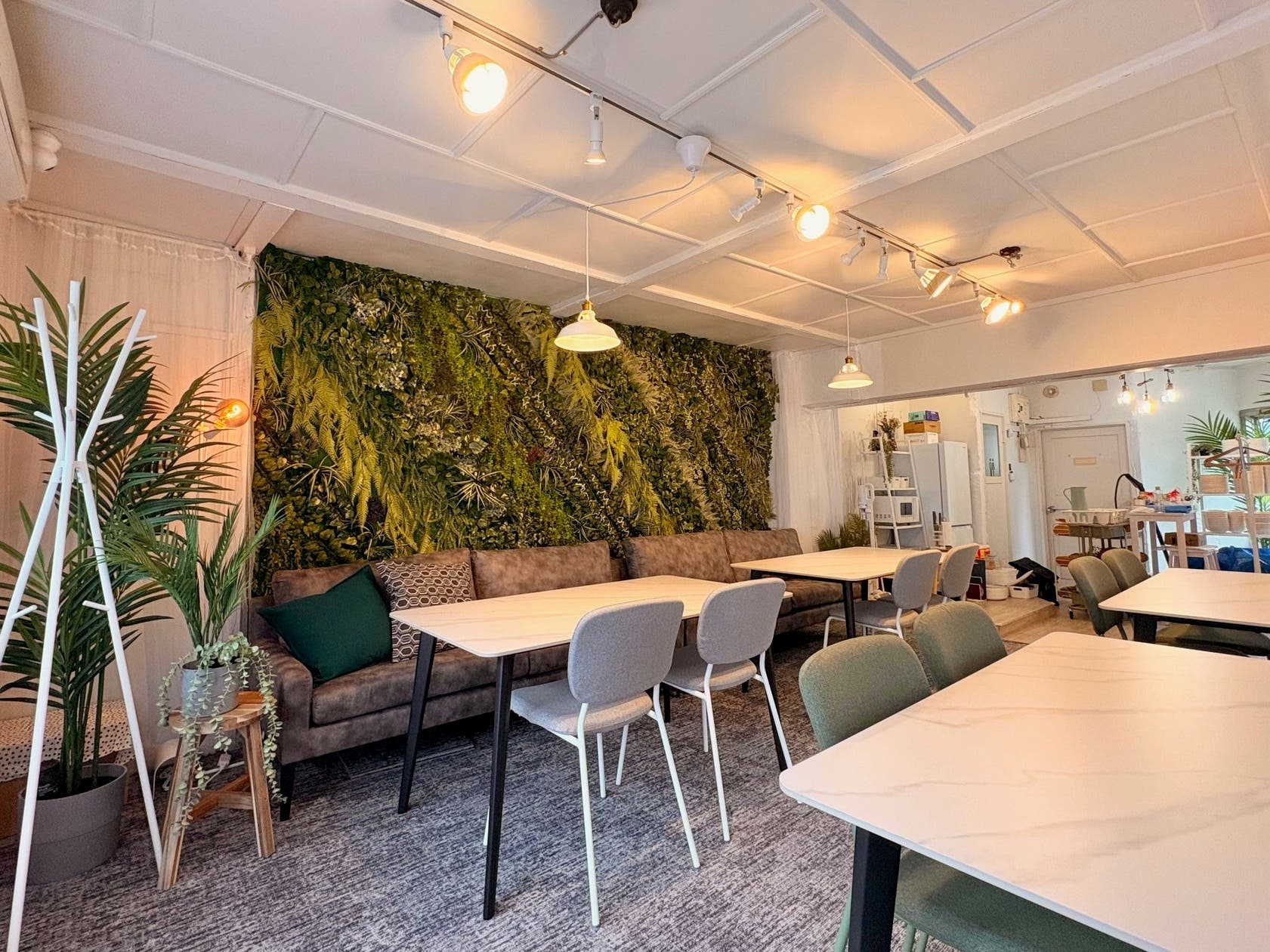 NEW!【関内5分/馬車道3分】最大24名/壁面緑化4m/光無料Wifi/会議・撮影・女子会・ボドゲ等！飲食🍷可！ゴミ捨て無料！の写真8