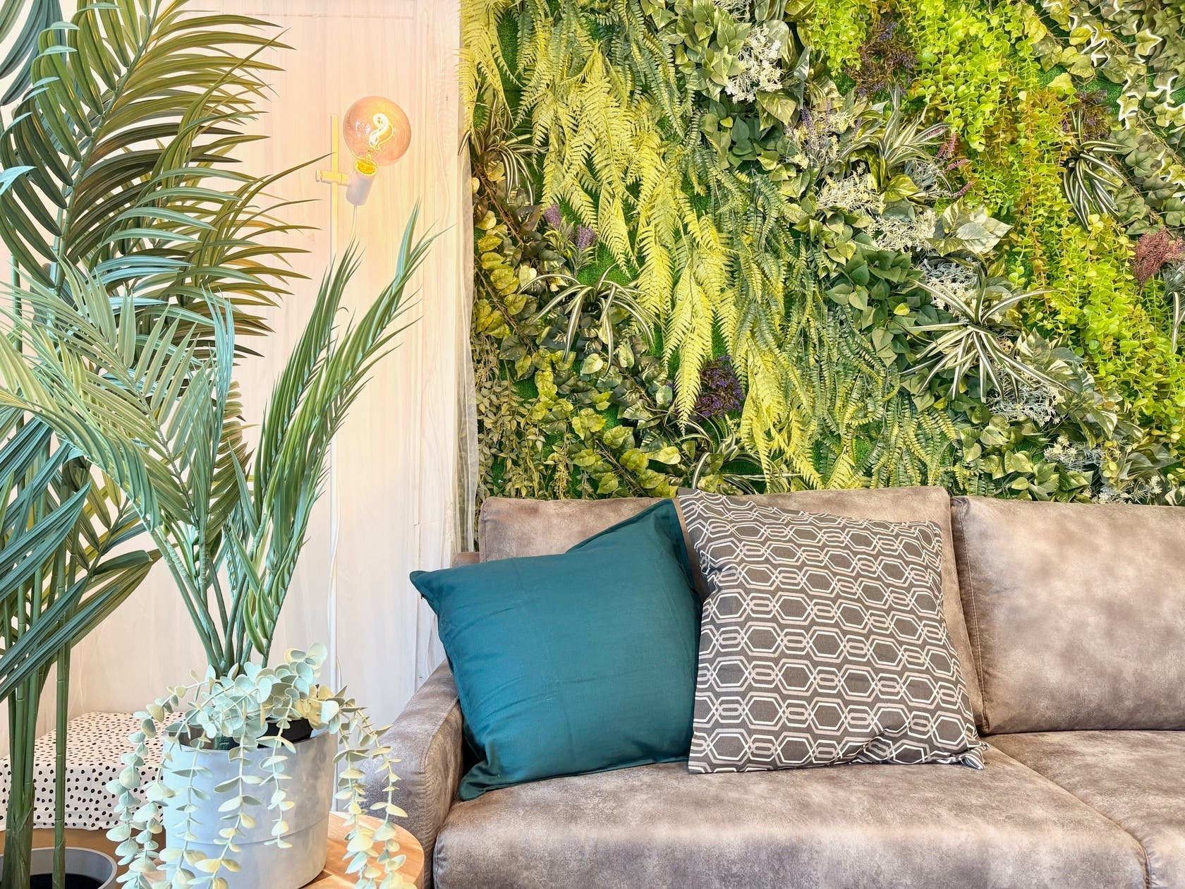 NEW!【関内5分/馬車道3分】最大24名/壁面緑化4m/光無料Wifi/会議・撮影・女子会・ボドゲ等！飲食🍷可！ゴミ捨て無料！の写真4