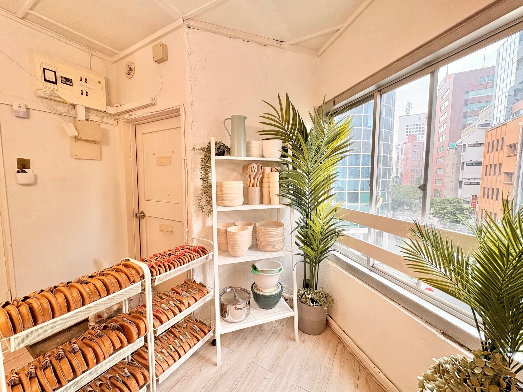 NEW!【関内5分/馬車道3分】最大24名/壁面緑化4m/光無料Wifi/会議・撮影・女子会・ボドゲ等！飲食🍷可！ゴミ捨て無料！の写真21