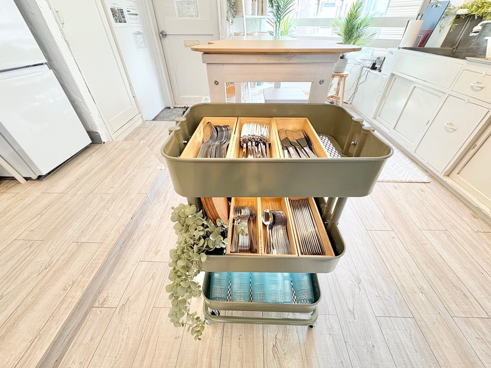 NEW!【関内5分/馬車道3分】最大24名/壁面緑化4m/光無料Wifi/会議・撮影・女子会・ボドゲ等！飲食🍷可！ゴミ捨て無料！の写真16