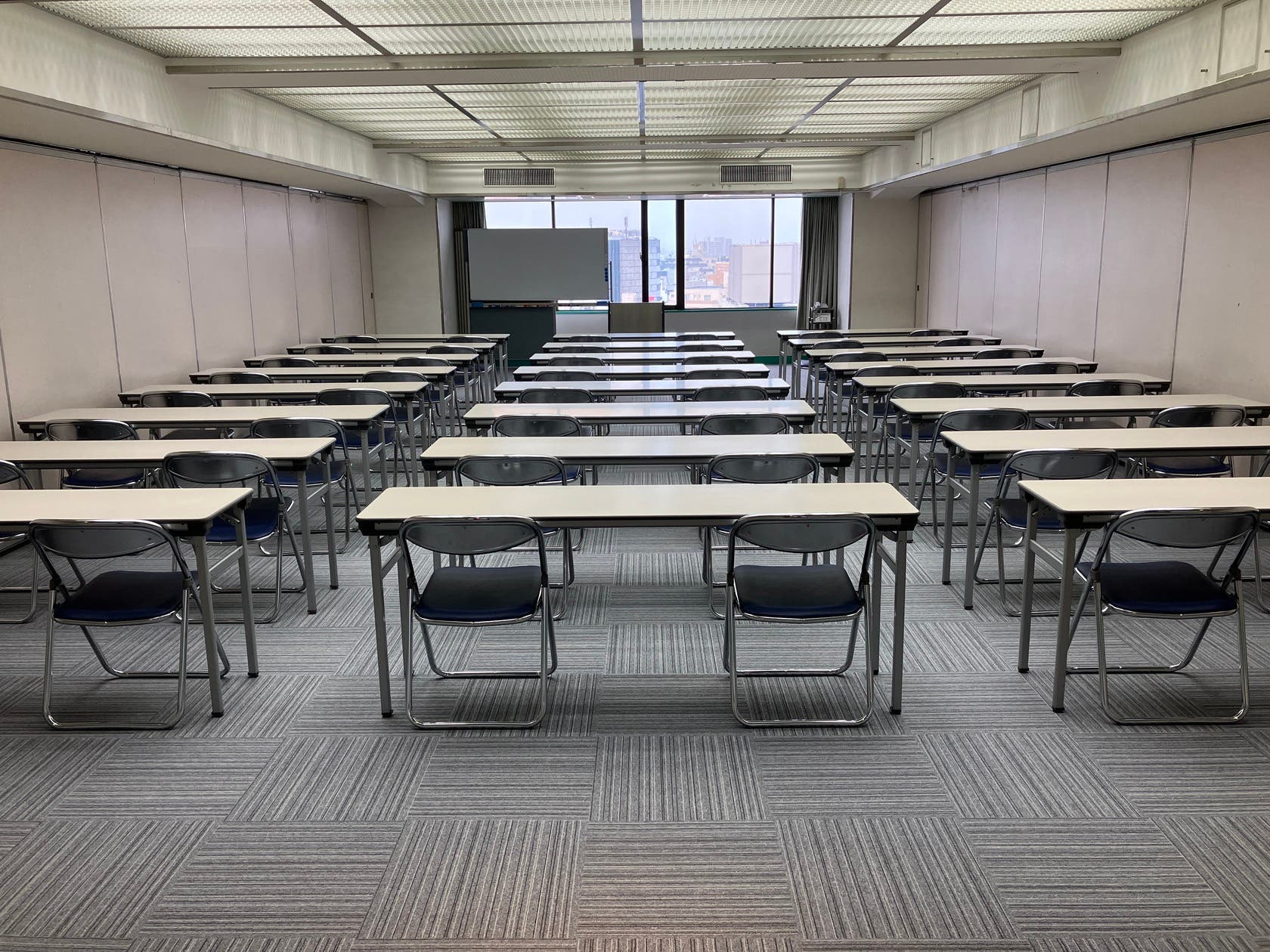 【全理連ビル貸会議室】B室の写真1