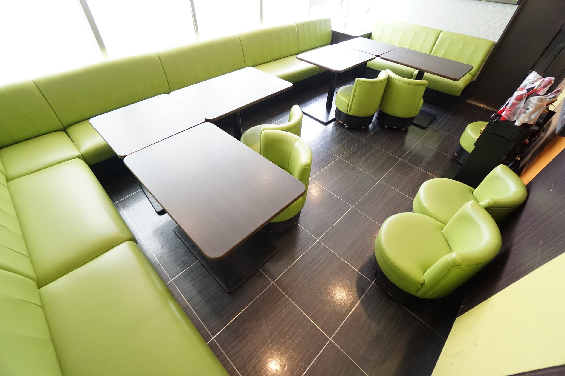 《2~4名用》会議・打ち合わせ用ルーム【サイズS】（加熱式たばこのみ可）の写真1