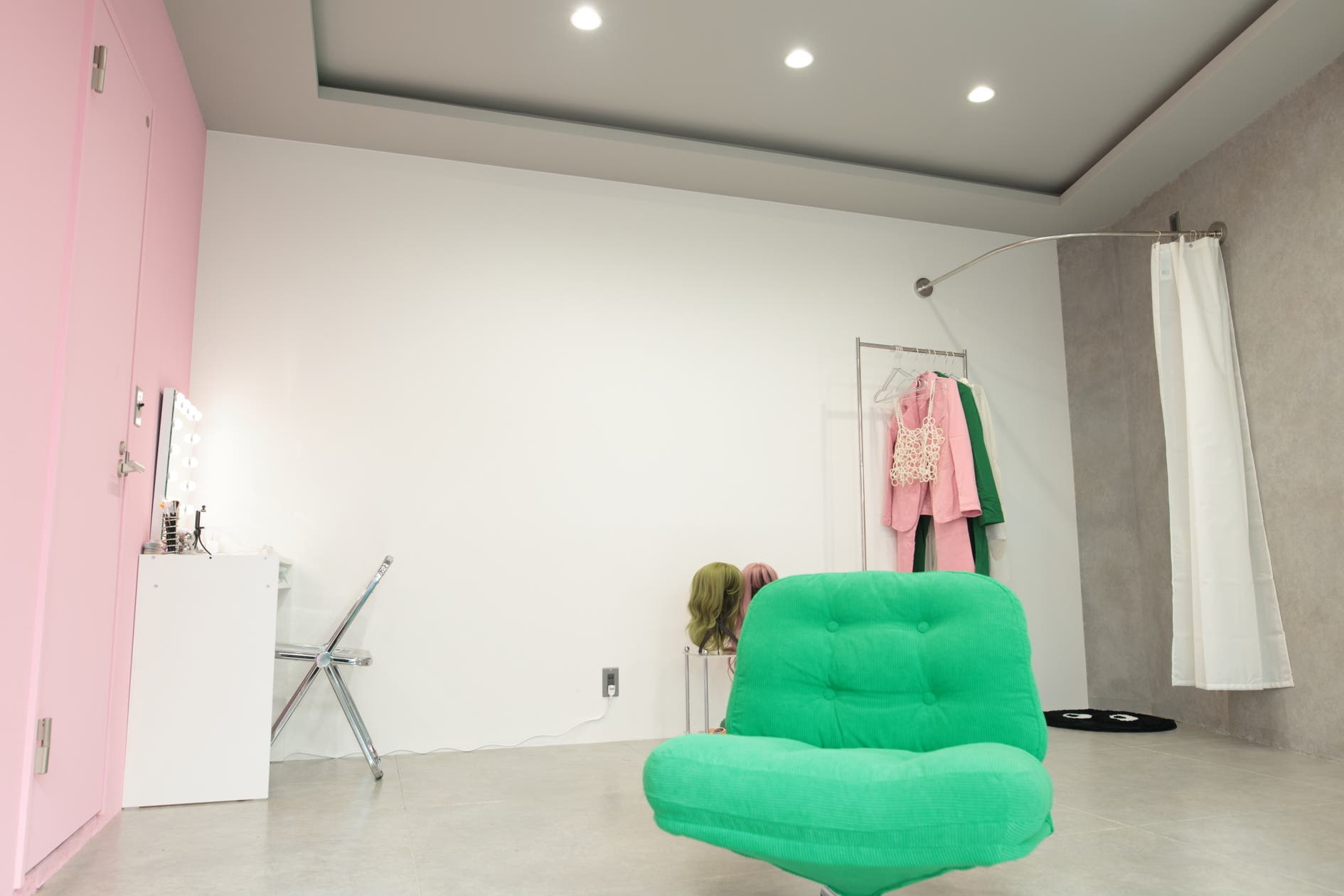 【西元町駅徒歩3分/1階】完全個室！3色の背景×韓国っぽ空間/衣装＆アイテム使い放題/オプション料金なし！の写真7