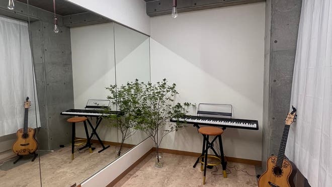 西新宿徒歩4分|24時間歌唱可能!電子ピアノ&鏡&マイク完備!撮影・レッスン向けスタジオの写真1