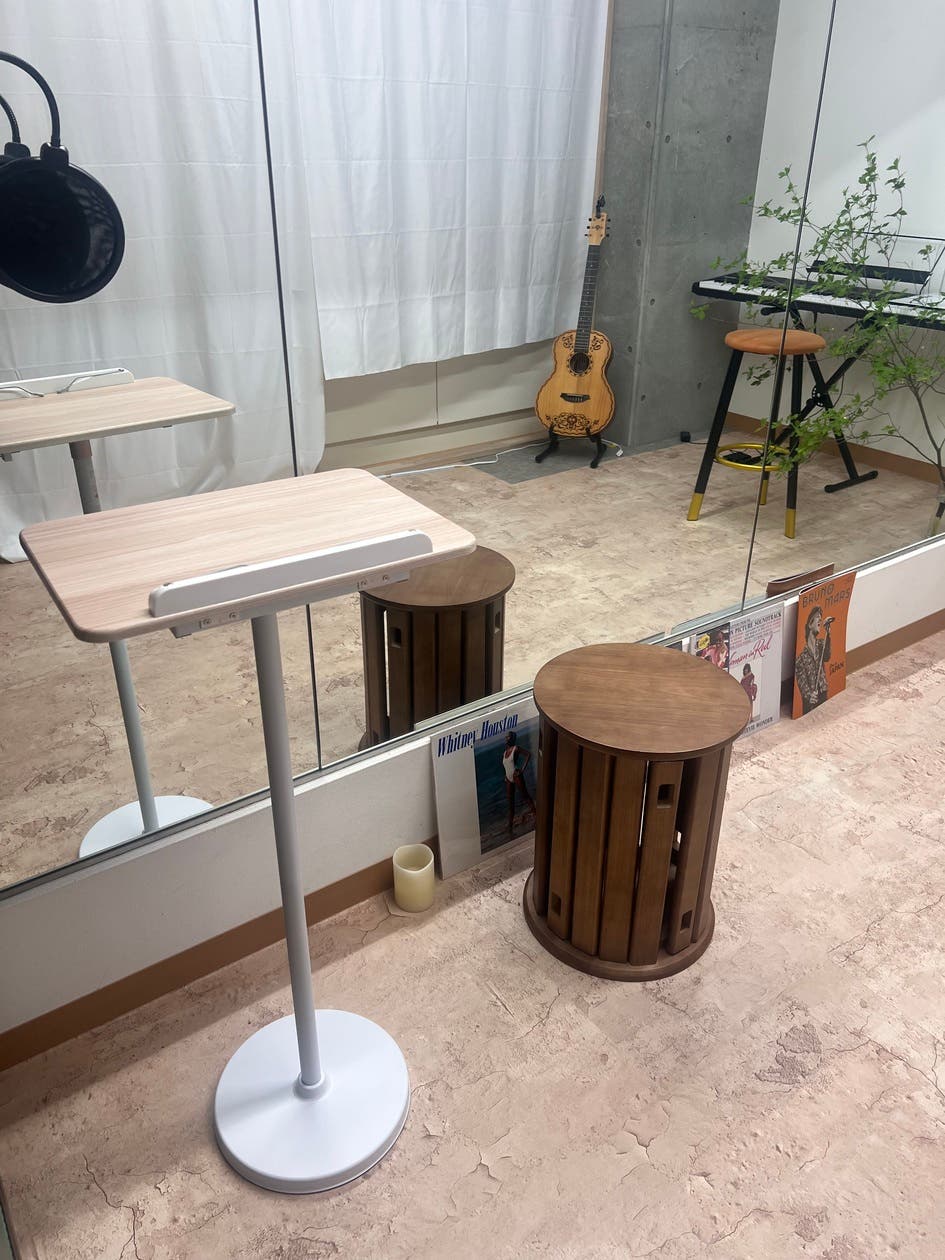 西新宿徒歩4分｜24時間歌唱可能！電子ピアノ＆鏡＆マイク完備！撮影・レッスン向けスタジオの写真8