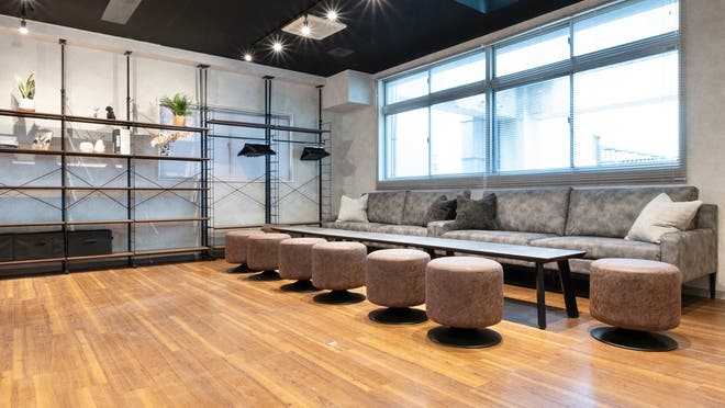 渋谷駅1分🚃最大86名着席🎉ステージ付き超大型スペース🎤懇親会/イベント/ビジネス利用に♪の写真3