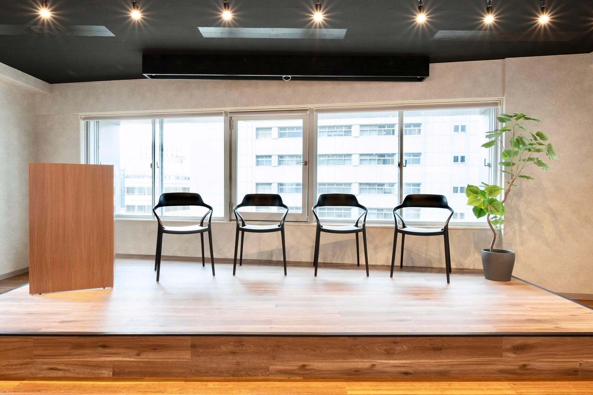 渋谷駅1分🚃最大86名着席🎉ステージ付き超大型スペース🎤懇親会/イベント/ビジネス利用に♪の写真4