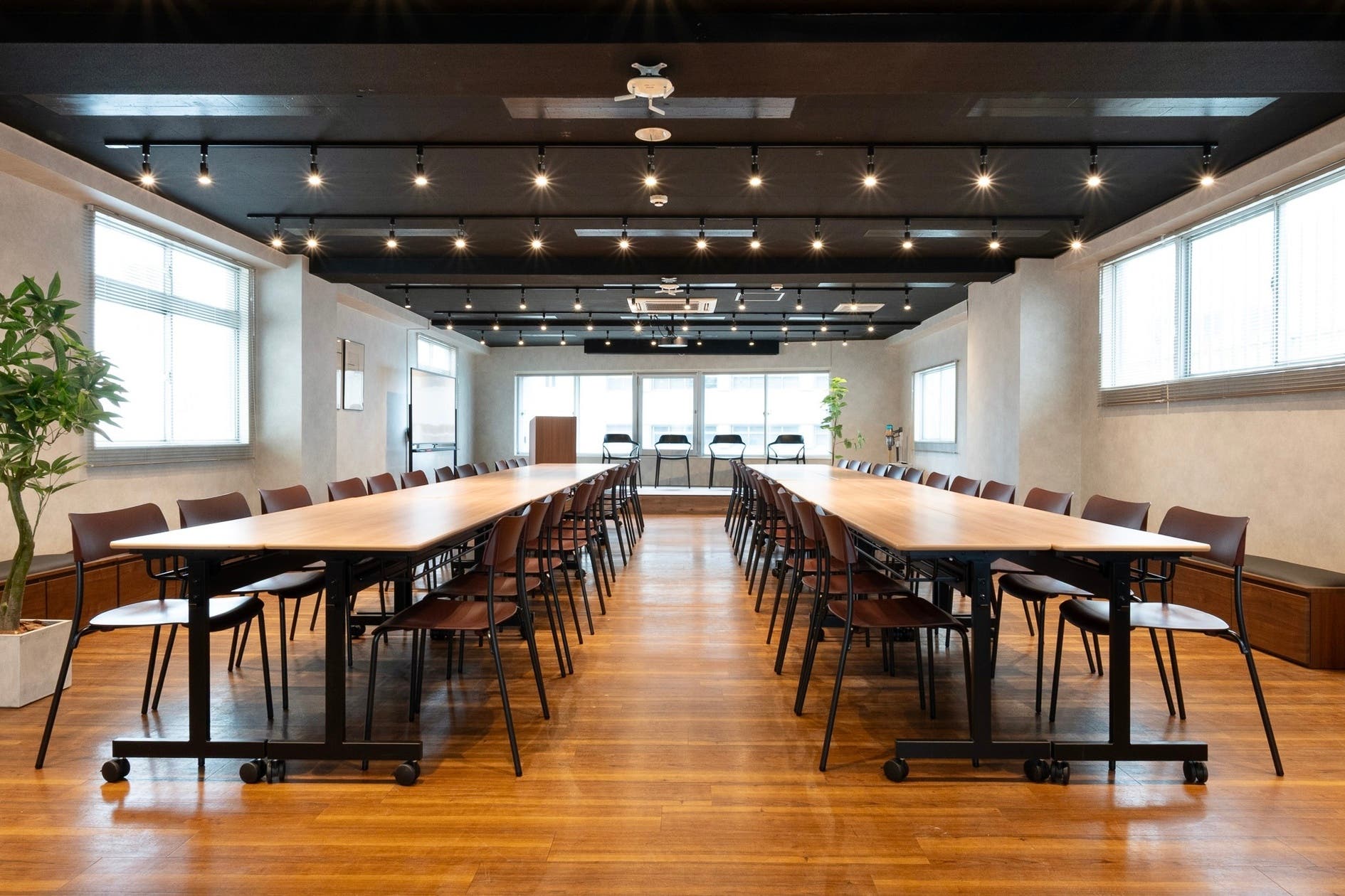 渋谷駅1分🚃最大86名着席🎉ステージ付き超大型スペース🎤懇親会/イベント/ビジネス利用に♪の写真5