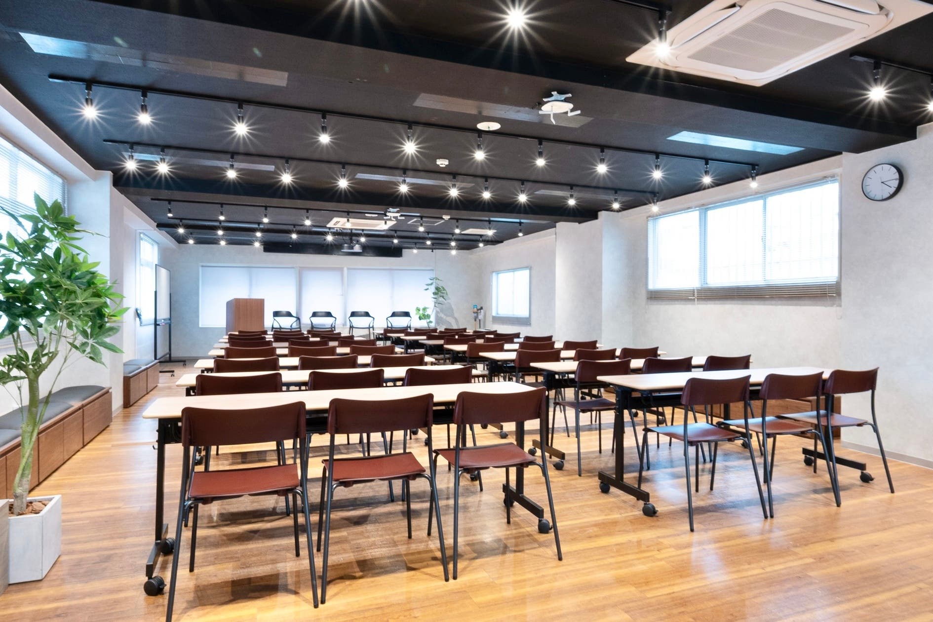 渋谷駅1分🚃最大86名着席🎉ステージ付き超大型スペース🎤懇親会/イベント/ビジネス利用に♪の写真8