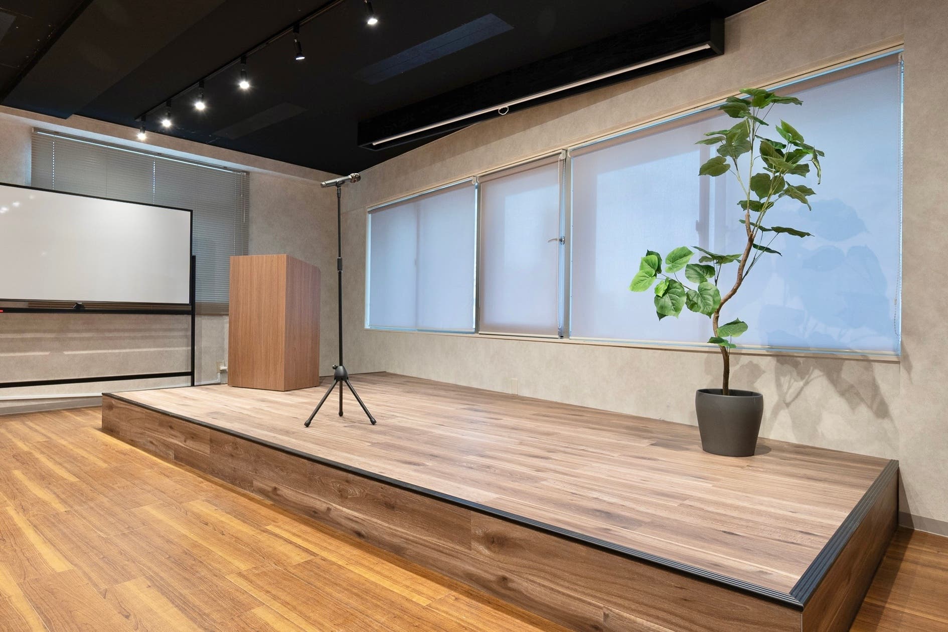 渋谷駅1分🚃最大86名着席🎉ステージ付き超大型スペース🎤懇親会/イベント/ビジネス利用に♪の写真10