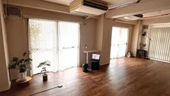 渋谷神泉にあるヨガスタジオです。瞑想、ピラティス、マタニティヨガ、キッズヨガ、英語スクールにお使いください☆の写真2
