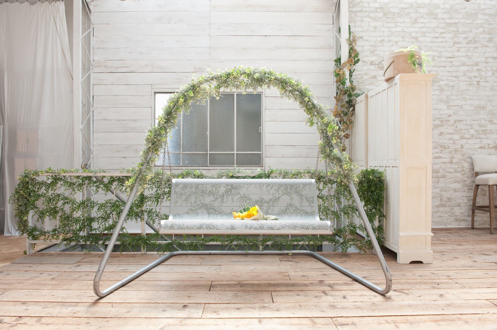 【自然光スタジオ】一棟貸切自然光の入る天高４Mの撮影スタジオ。様々なシーンが演出可能。の写真1