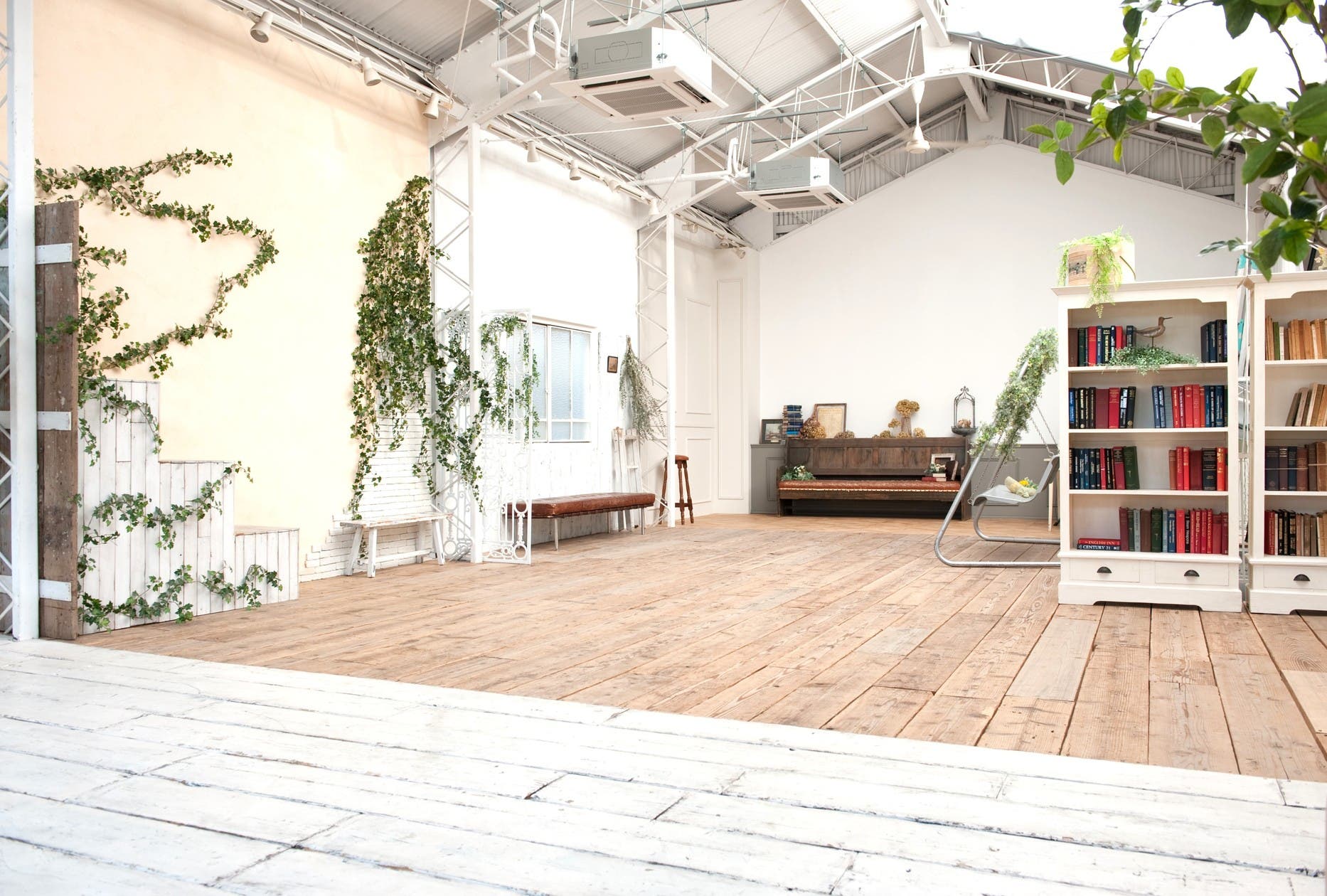 【自然光スタジオ】一棟貸切自然光の入る天高４Mの撮影スタジオ。様々なシーンが演出可能。の写真3